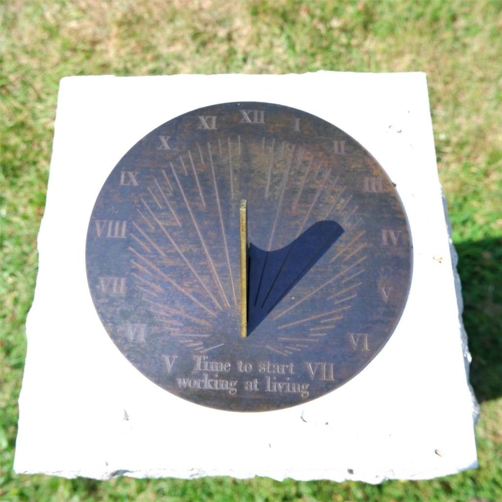 Classic Dial - Border Sundials