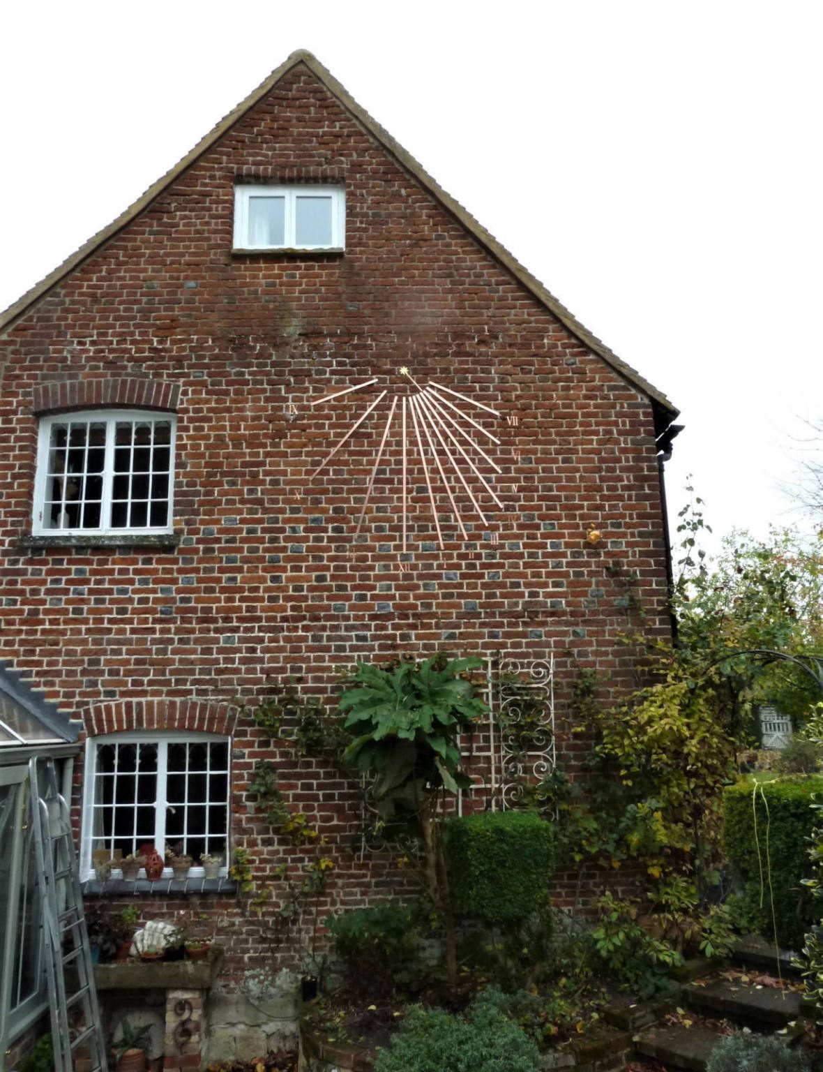 Vertical Sundial Design - Border Sundials