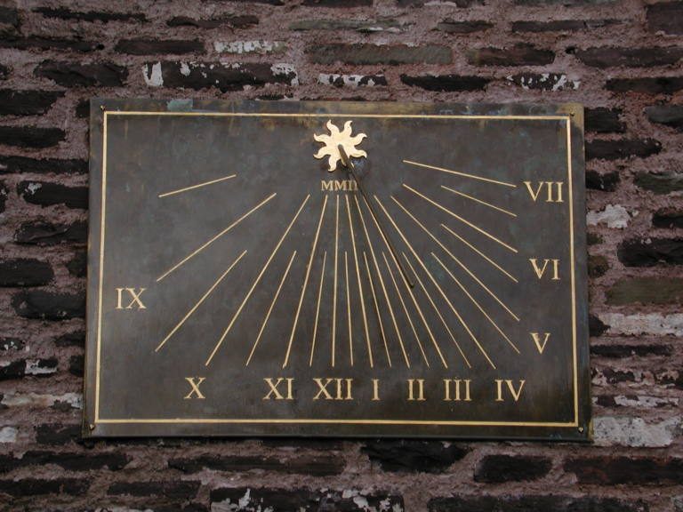 Vertical Sundial Design - Border Sundials